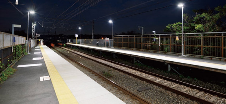 LED lights to make all railway stations bright by March 31 - NewsBharati