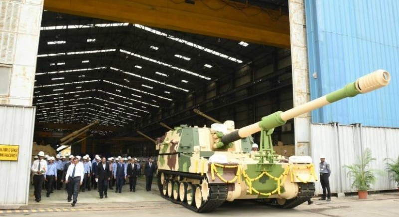 Embracing Defence sector, ‘Make in India’ gifts K9 VAJRA-T army tank to ...