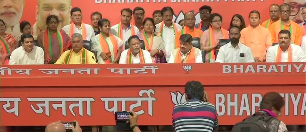 Another major setback for Mamata Banerjee, MLA Sunil Singh with 12 ...
