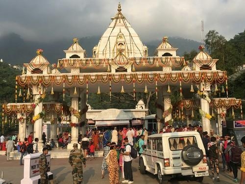 Watch Live! Mata Vaishno Devi Shrine Board to showcase live aarti to ...