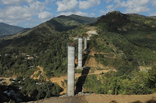 Manipur; Railways constructs the world's tallest pier bridge - NewsBharati