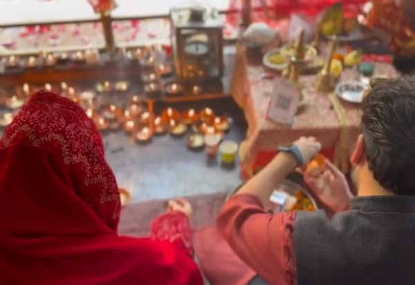Yami Gautam performs Pooja in kheer Bhawani mandir - NewsBharati