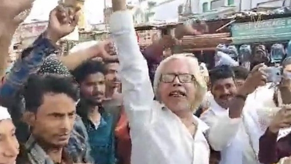 Pro-Atiq slogans raised outside the Patna mosque - NewsBharati