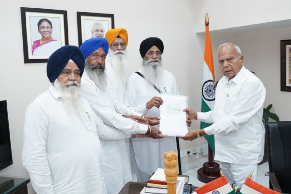 SGPC delegation meets Governor over Gurbani issue - NewsBharati