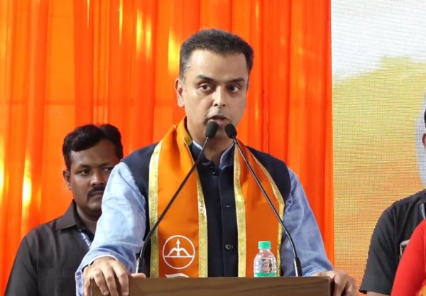 Milind Deora quits Congress - NewsBharati